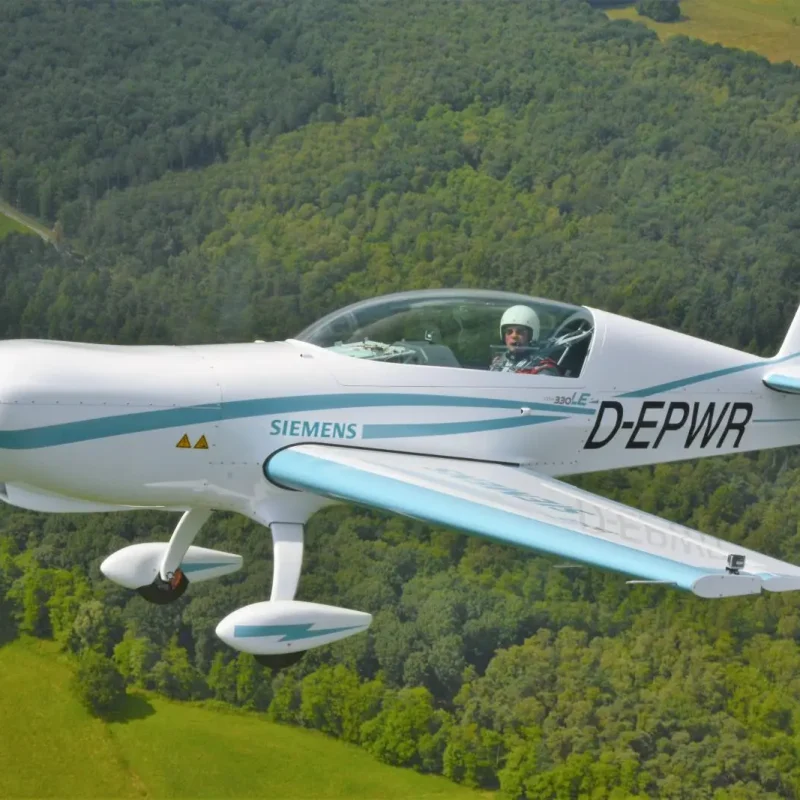 THE -EXTRA330 LE- TEST AIRCRAFT – POWERED BY SIEMENS 260kW ELECTRIC ...